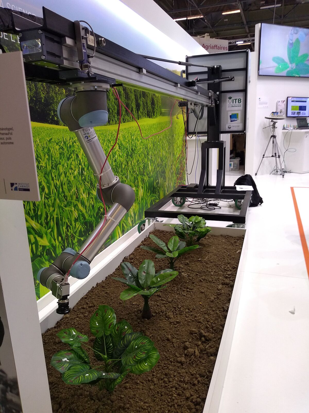 Le robot d'expérimentation BettyBot présent au SIMA 2019 - Recherche et ...